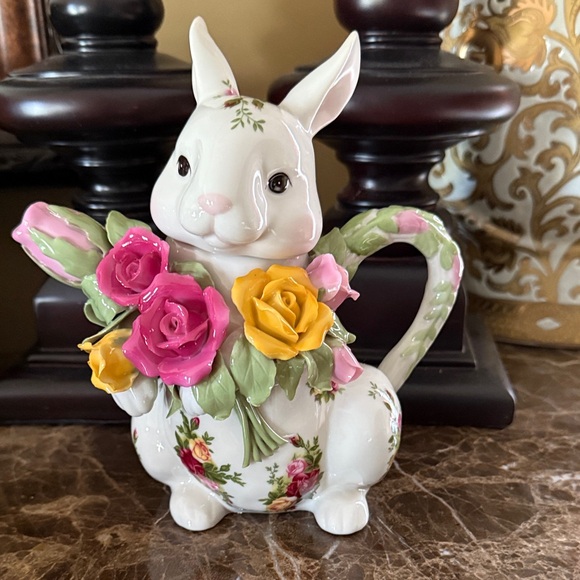 Royal Albert | Accents | Royal Albert Old Country Roses Porcelain Bunny ...